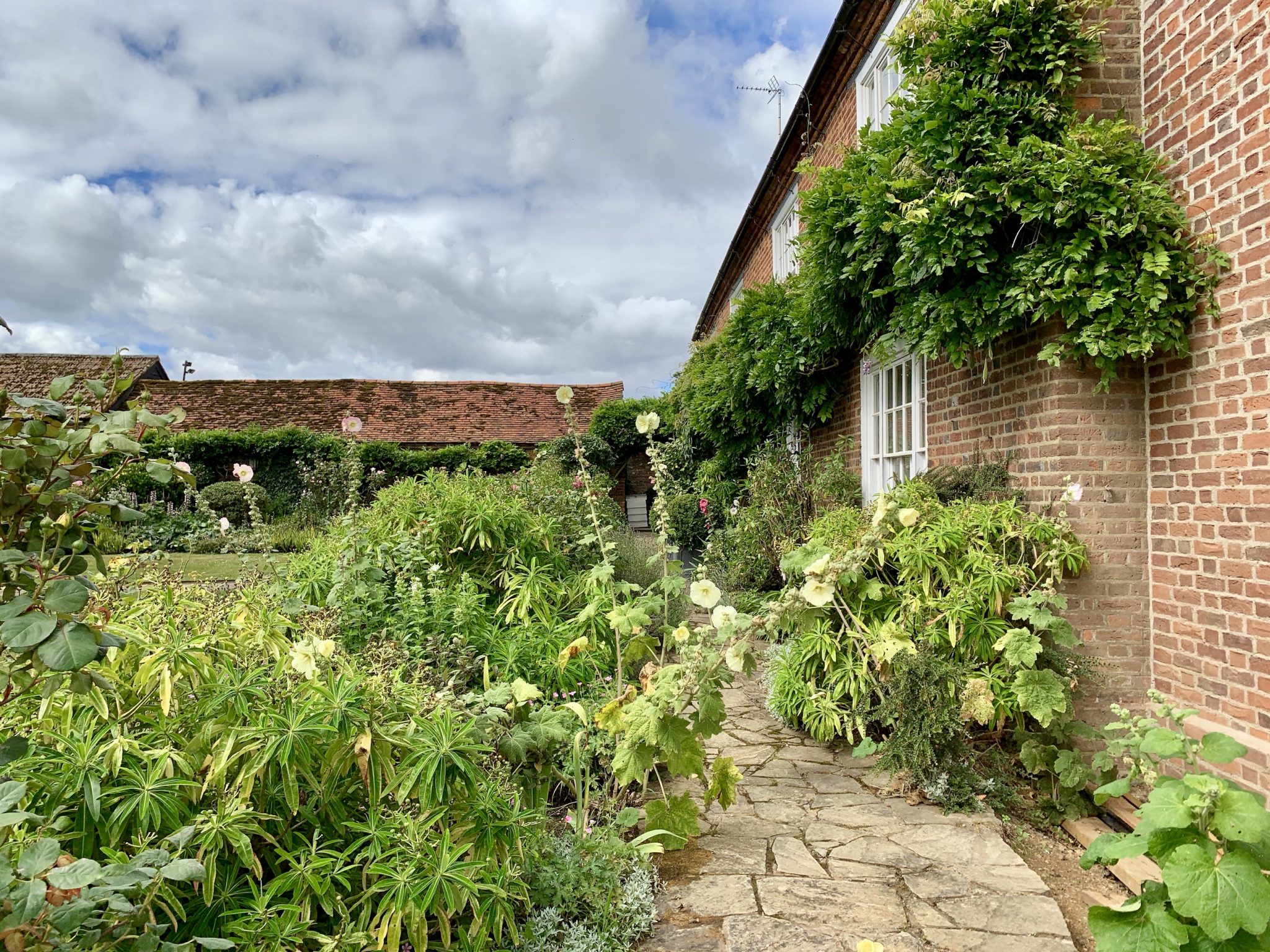 Knoll Farm | Location for hire | Film and photoshoots | Farms in Herts